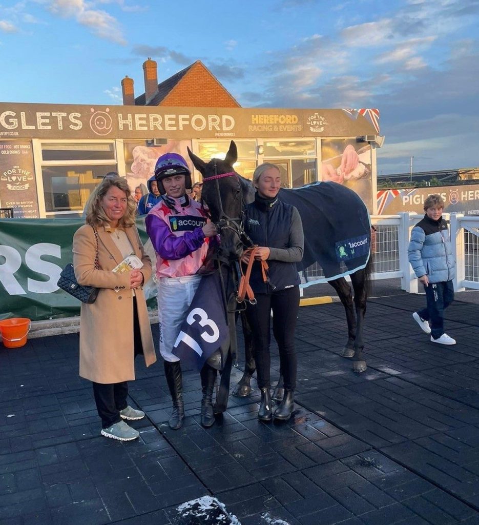 FUTURE FORTUNE WINS ON DEBUT – Warren Greatrex Racing